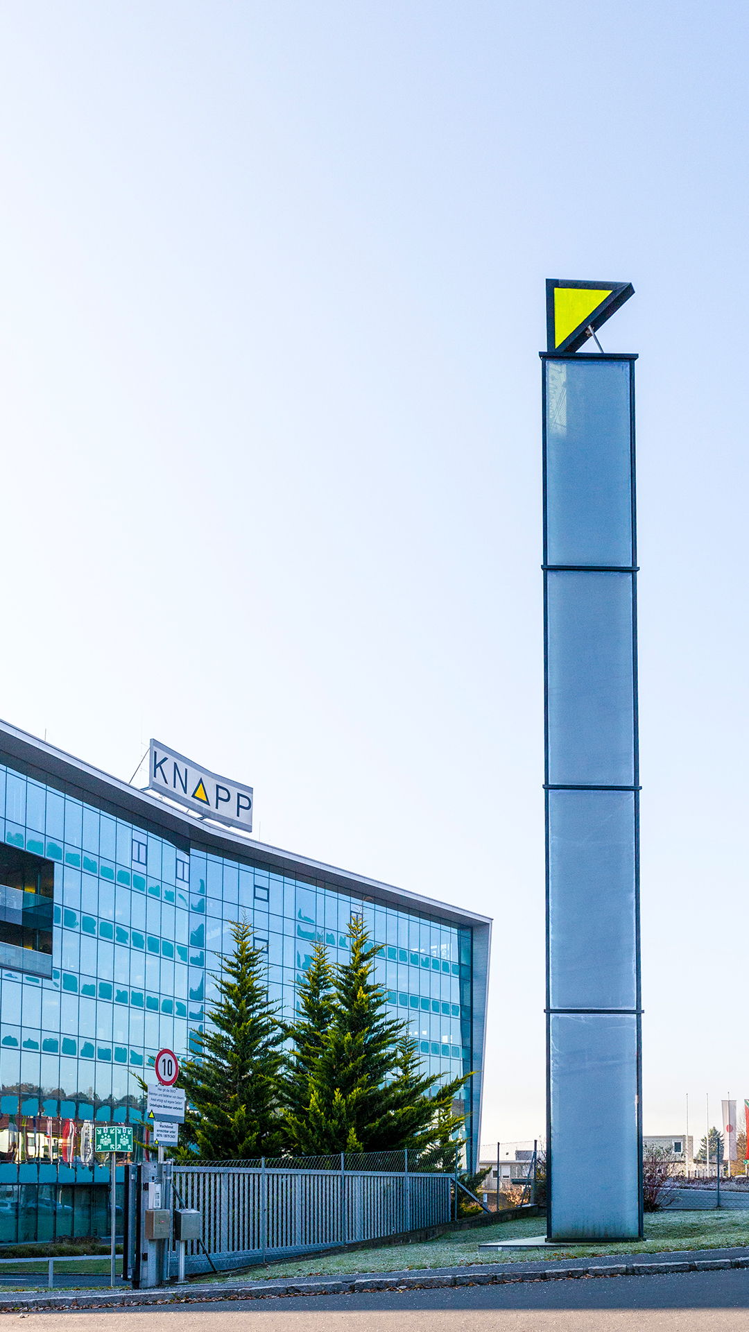 Pylone für Unternehmen und öffentliche Institutionen