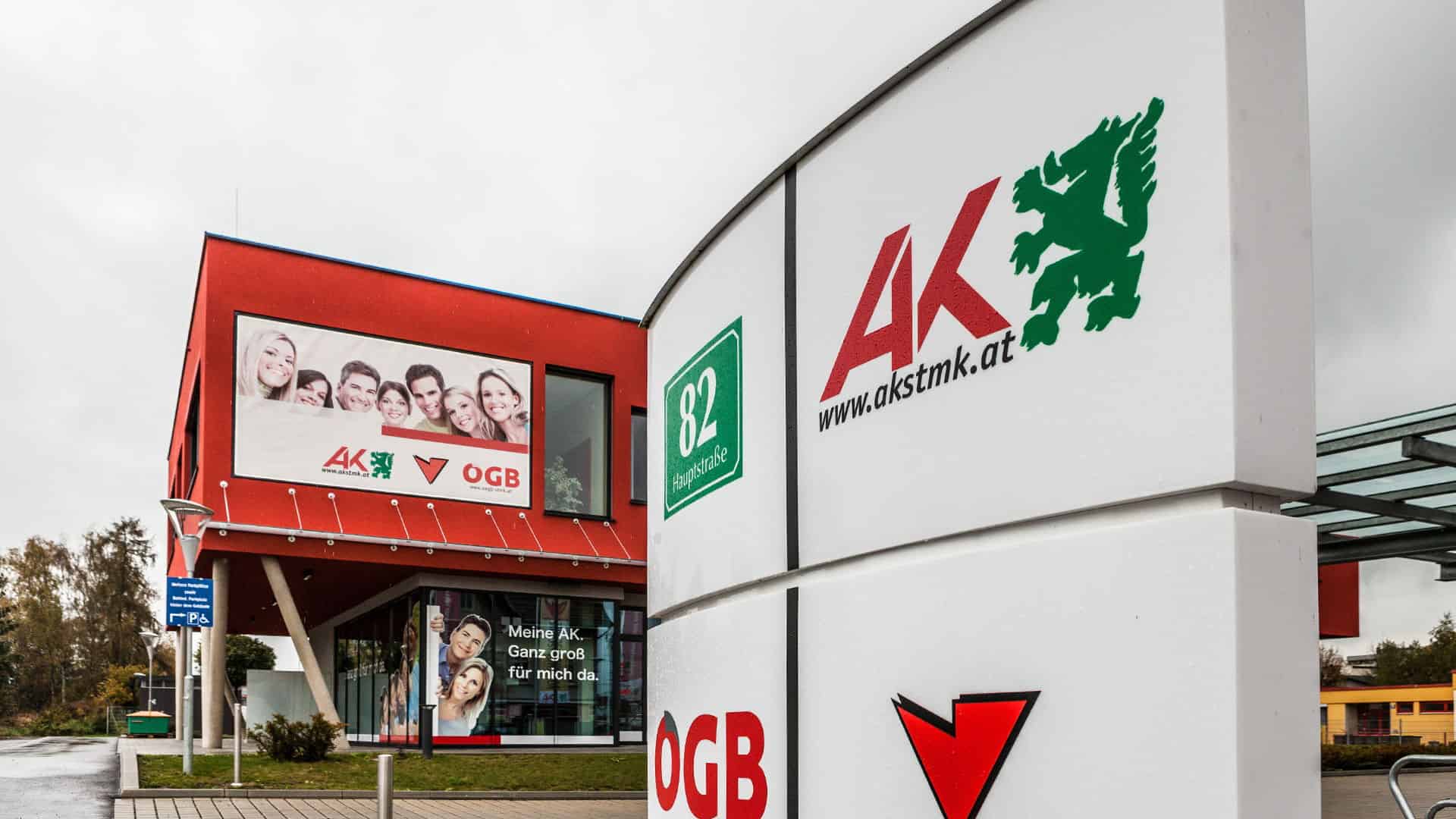 Aufkleber für Unternehmen - individuell & langlebig | Dunkler